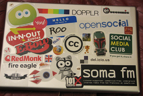 12 diseños de calcomanias en laptops - Frogx Three