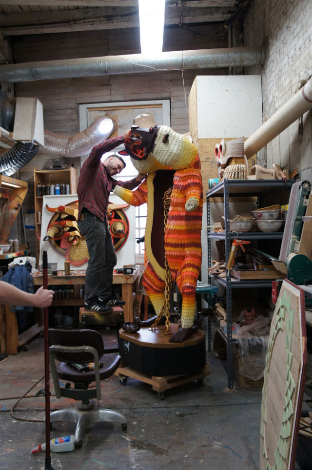 Impresionantes esculturas de madera por AJ Fosik - Frogx Three