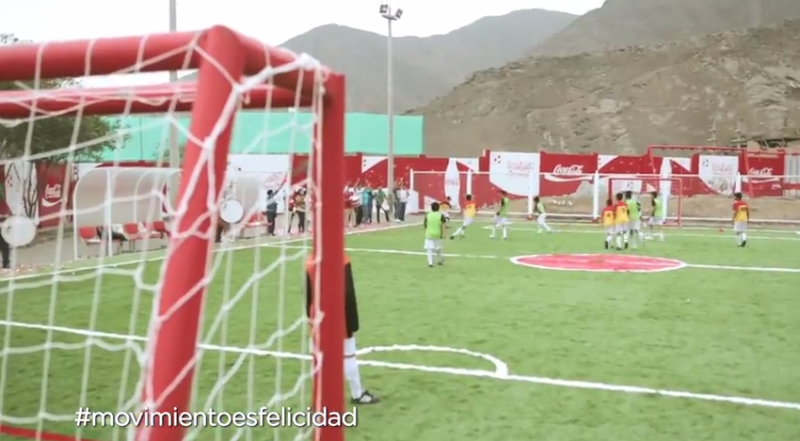 Coca-Cola construye un "maracana" para niños en Peru