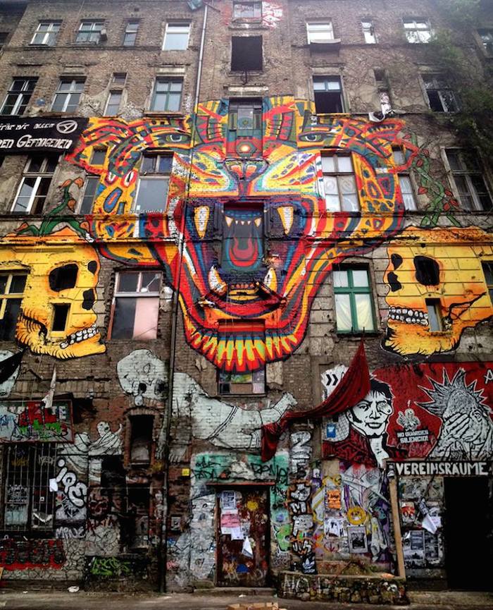 Arte urbano por Guache de Colombia - Frogx Three