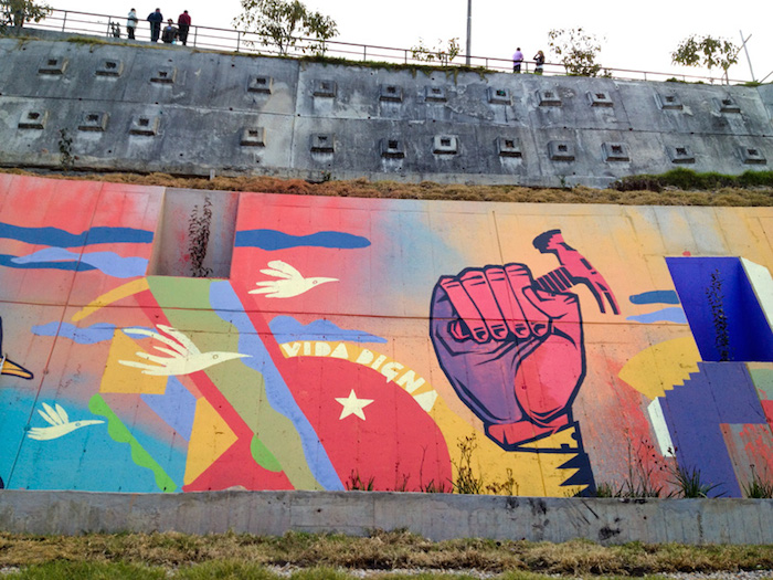 Arte urbano por Guache de Colombia - Frogx Three