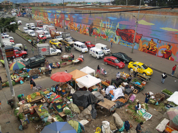 Arte urbano por Guache de Colombia - Frogx Three