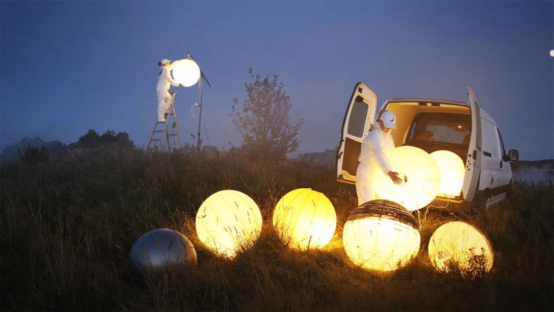 Full Moon Service, Imágenes conceptuales de la luna ... - Frogx Three