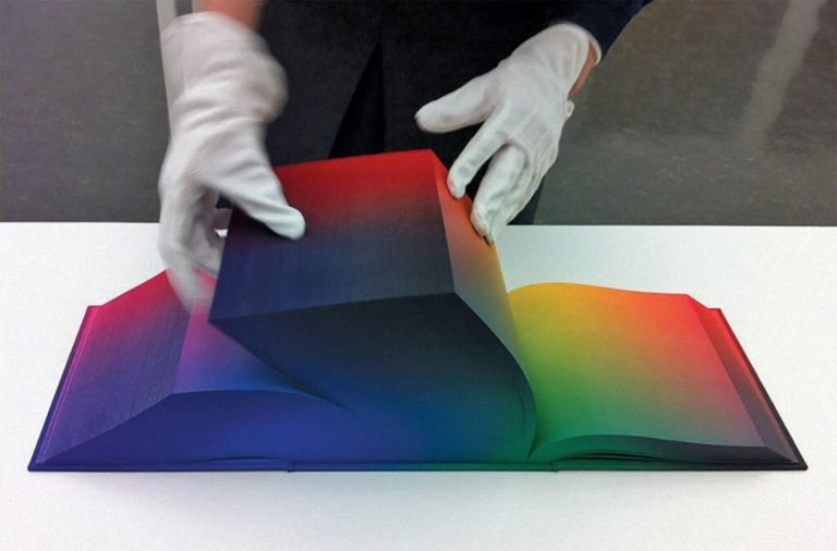 Artistas diseñaron un atlas con todos los colores del mundo