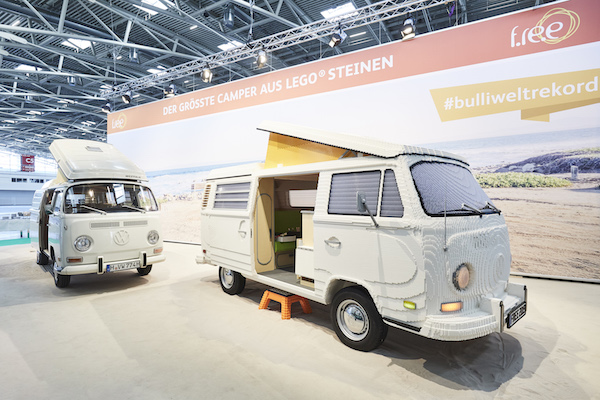 Lego construye una 'combi' Volkswagen con m... - Frogx Three